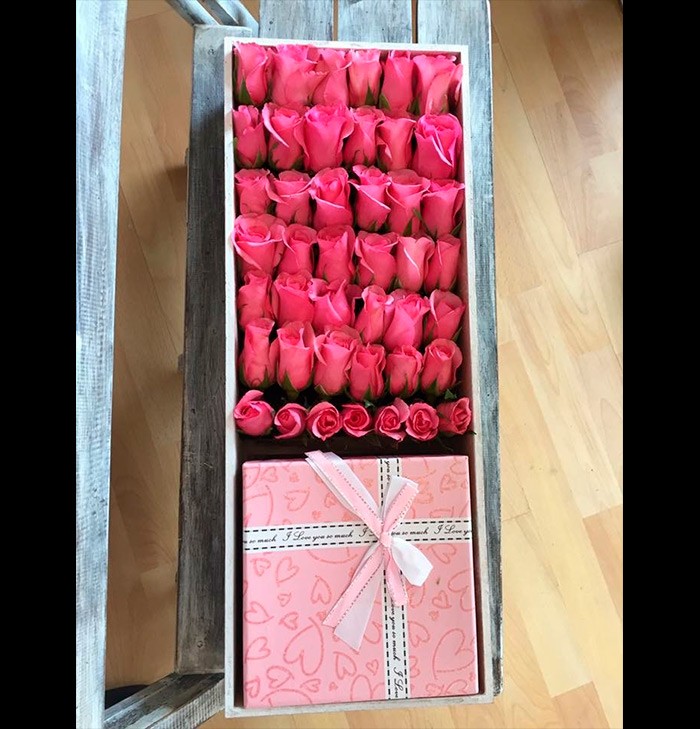 CAJA LARGA CON FLORES